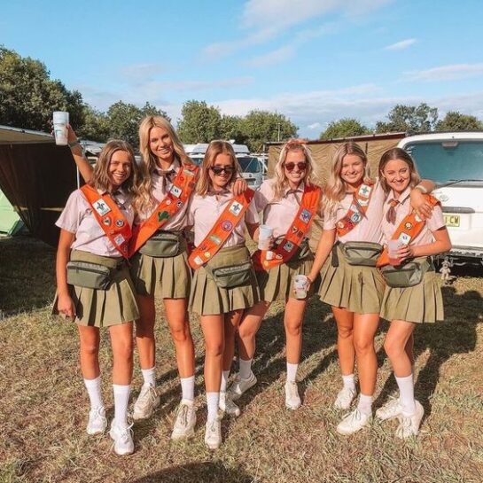 Trendy Outfit Ideas for a Stylish Day Out with Friends