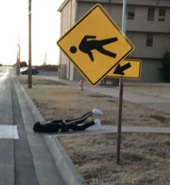 40 Funny Photos Without Context That Get Weirder The Longer You Look At ...