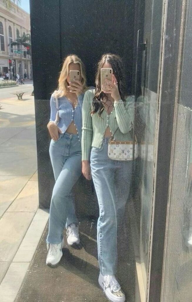 Trendy Outfit Ideas for a Stylish Day Out with Friends
