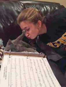 30 Socially Awkward Cats Reacting Hilariously To “Hugs”