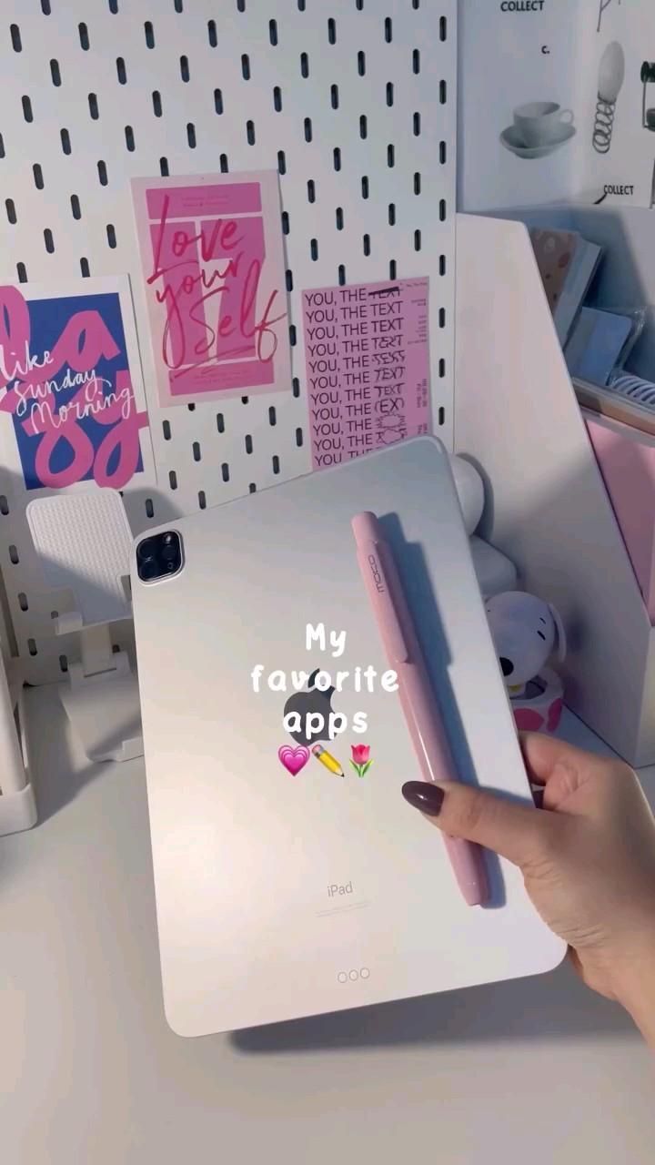 Custom Wallpapers and Emojis to Elevate Your Custom iPad