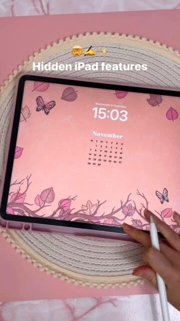 Custom Wallpapers and Emojis to Elevate Your Custom iPad