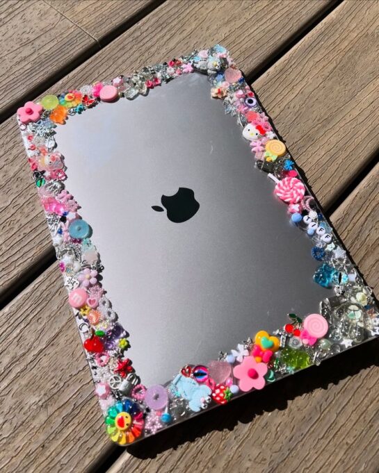 Custom Wallpapers and Emojis to Elevate Your Custom iPad