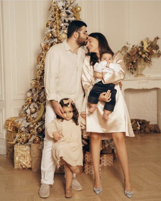 Christmas Family Photo Outfit Ideas for a Festive Look