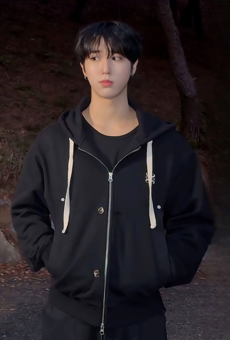 Yang Jeongin: The Radiant Charm and Talent of Stray Kids' Youngest Star