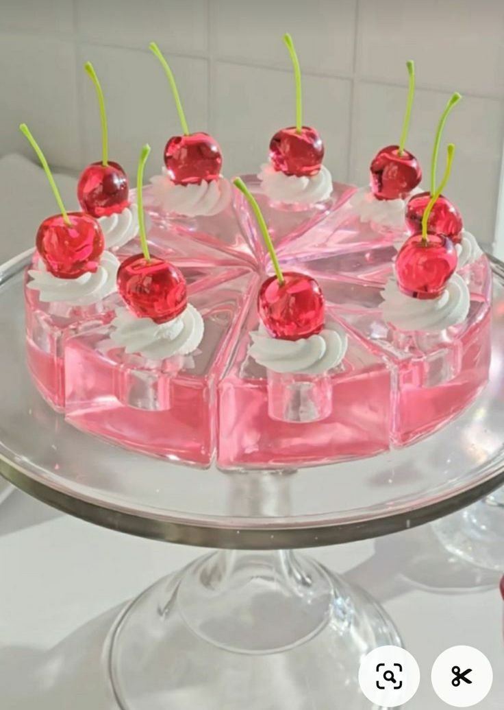 Shimmering Wonders: Transforming Everyday Objects into Dazzling Art